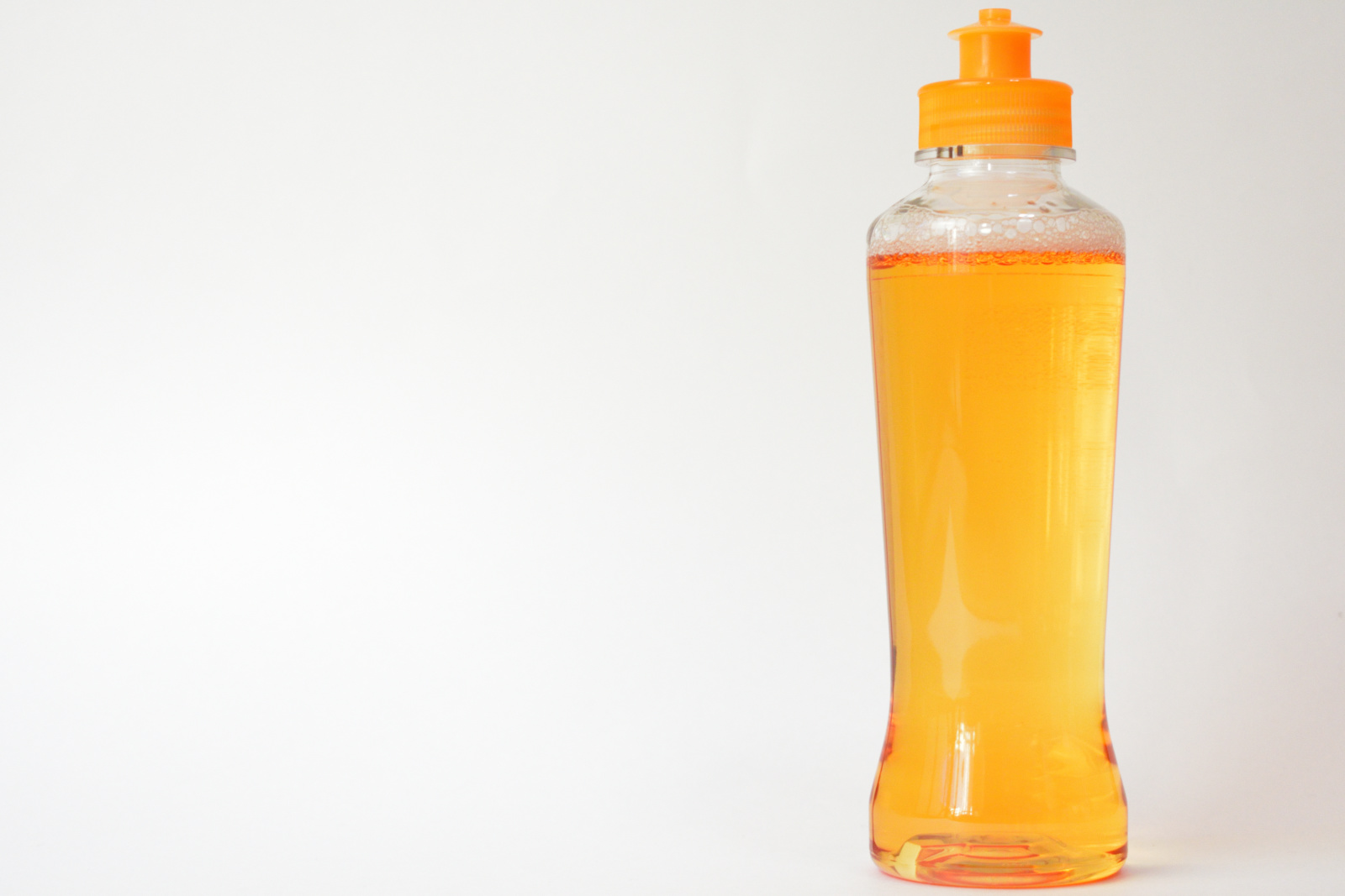 「キッチンシンク」にカビが多い人の“NG習慣3つ”「やりがち」「カビや雑菌が増える…」