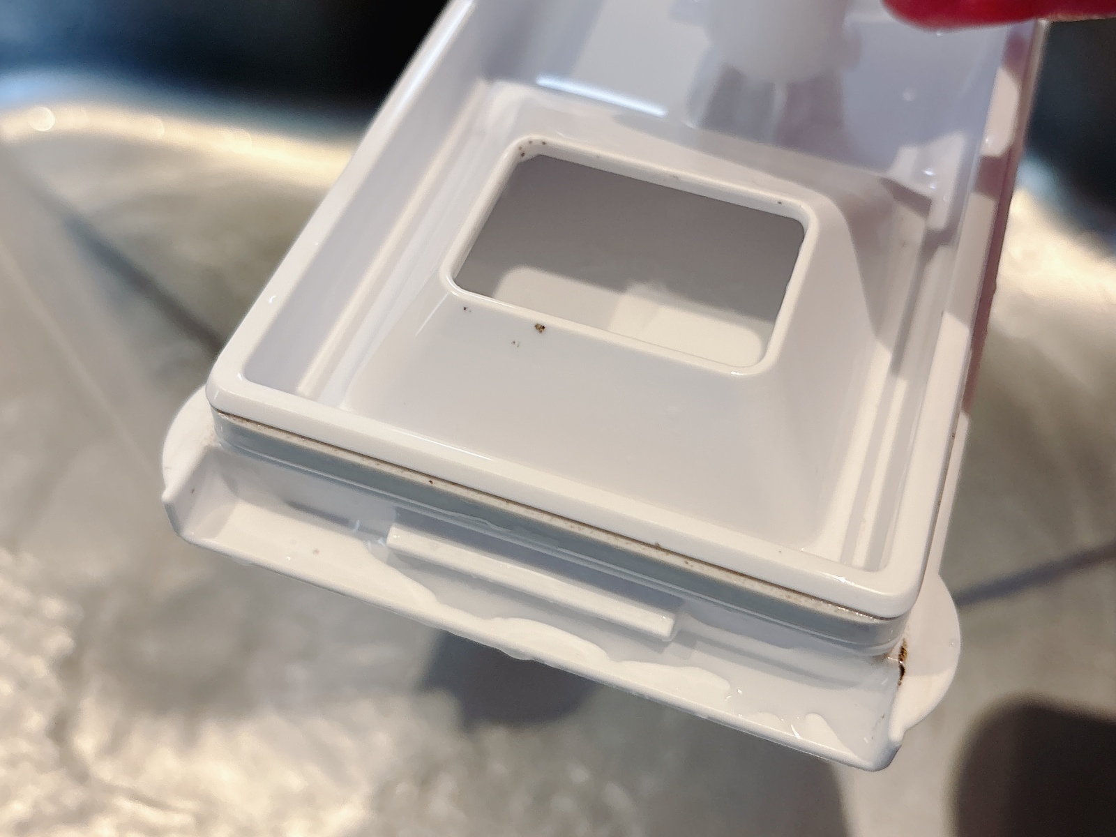 「自動製氷機」の氷に賞味期限はあるの？つくりたての氷でも不衛生になる“落とし穴”