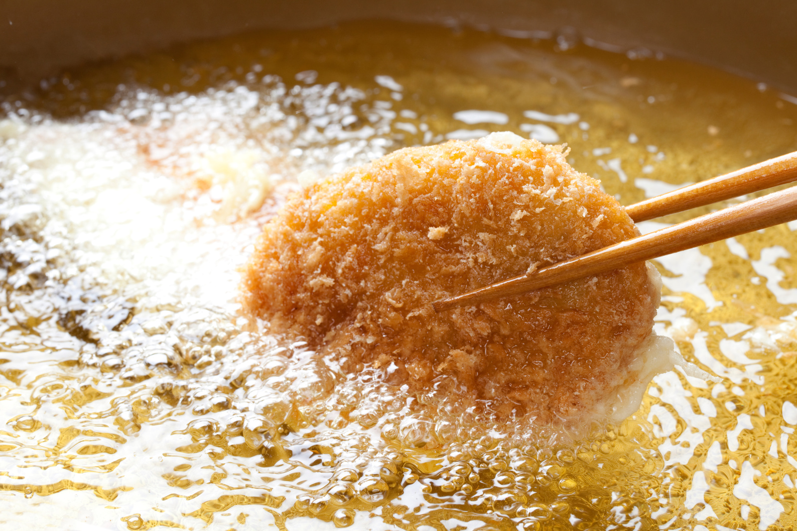 「炊飯器の内釜」の寿命が縮む“やってはいけないNG行為”3つ「コーティングがはがれるかも…」